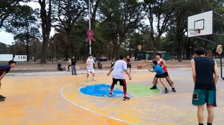 El básquet se vive a pleno en el Parque 2 de Febrero con cientos de ...